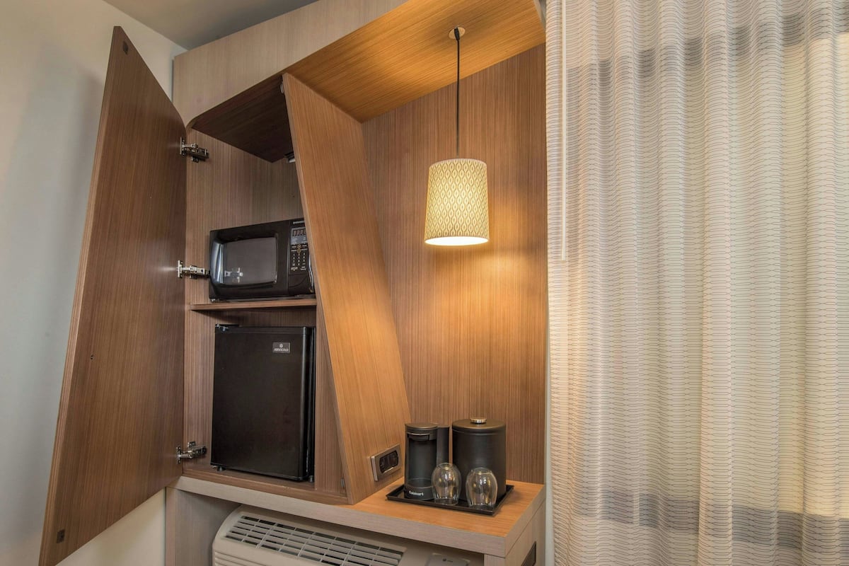 Roupas de cama antialérgicas, escrivaninha