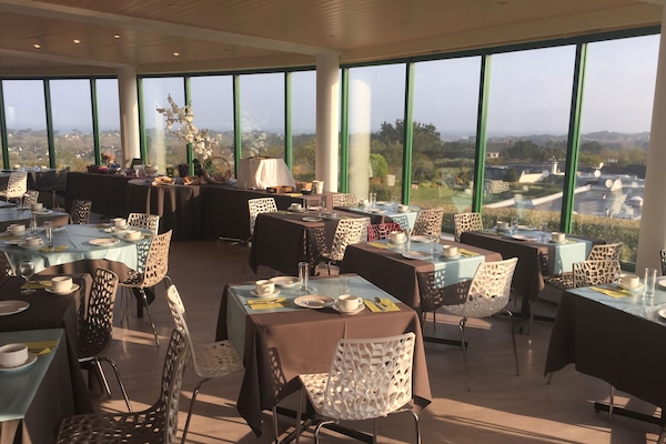 Pequeno-almoço tipo buffet diário (14.50 EUR por pessoa)