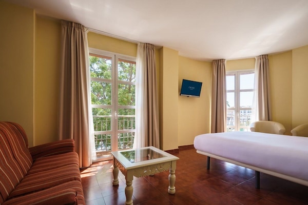 Secretária, ferro/tábua de engomar, Wi-fi grátis