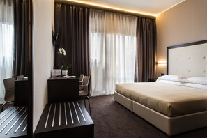 Quarto Superior | Minibar, cofre no quarto, secretária 