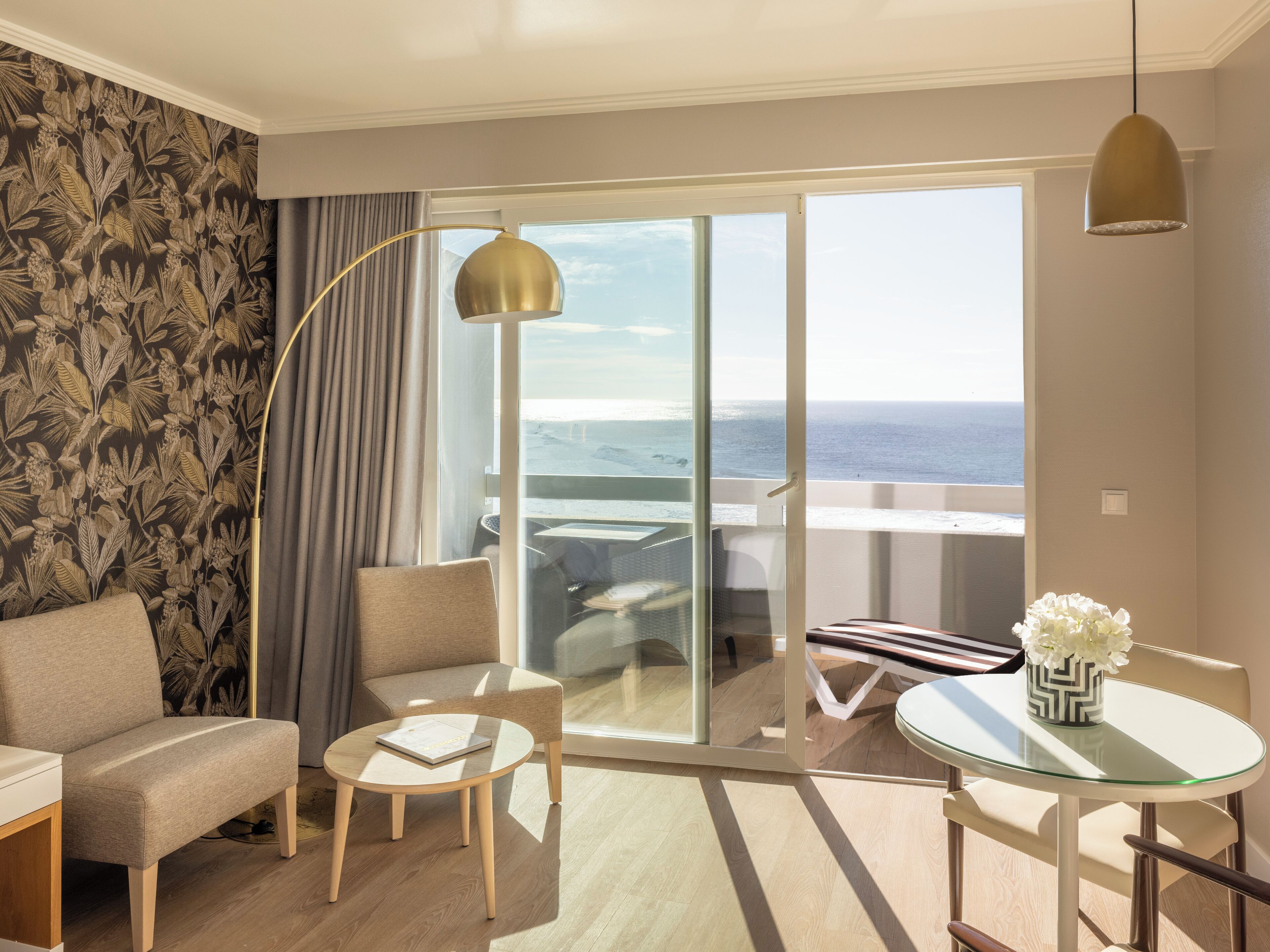 Quarto Duplo ou Twin Superior, varanda, vista para o mar | Minibar, cofre no quarto, cortinas/cortinados opacos, Wi-fi grátis 