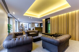 Área de estar no saguão