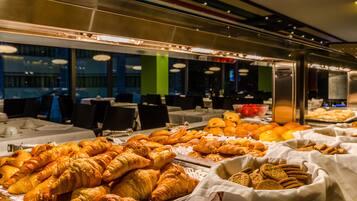 Pequeno-almoço continental diário (15 EUR por pessoa)