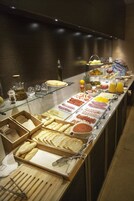 Café da manhã com buffet diário (EUR 12 por pessoa) 