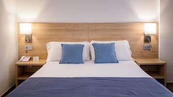 Quarto casal ou duplo | Cofres nos quartos, escrivaninha, Wi-Fi de cortesia, roupa de cama