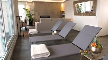 Sauna, banheira de hidromassagem