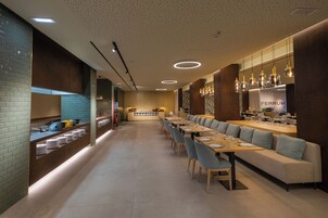 3 restaurantes, cozinha local e internacional 