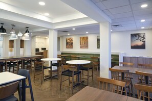 Pequeno-almoço continental incluído 