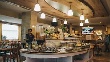 Café da manhã com buffet todos os dias mediante uma taxa