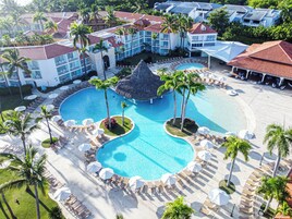 2 piscinas externas, guarda-sóis, espreguiçadeiras