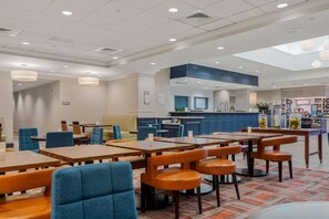 Pequeno-almoço takeaway diário (14.95 USD por pessoa) 