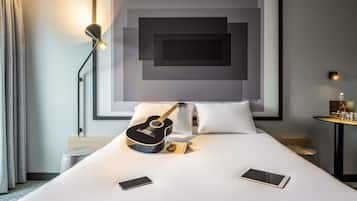 Quarto casal standard, 1 cama de casal | Escrivaninha, cortinas blackout, ferros/tábuas de passar roupa