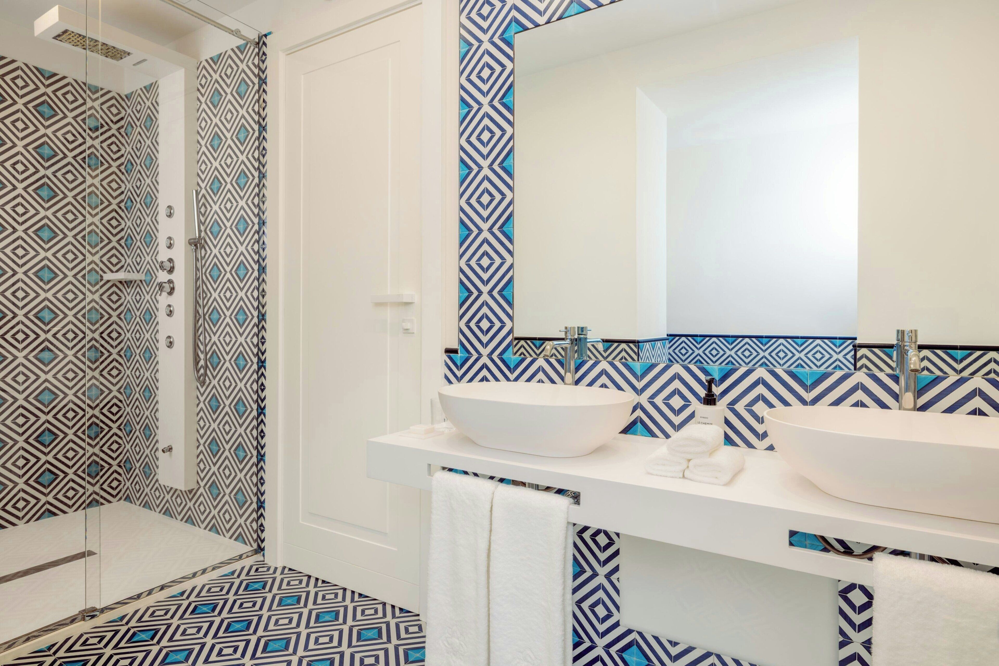Suite, 1 quarto, varanda | Casa de banho