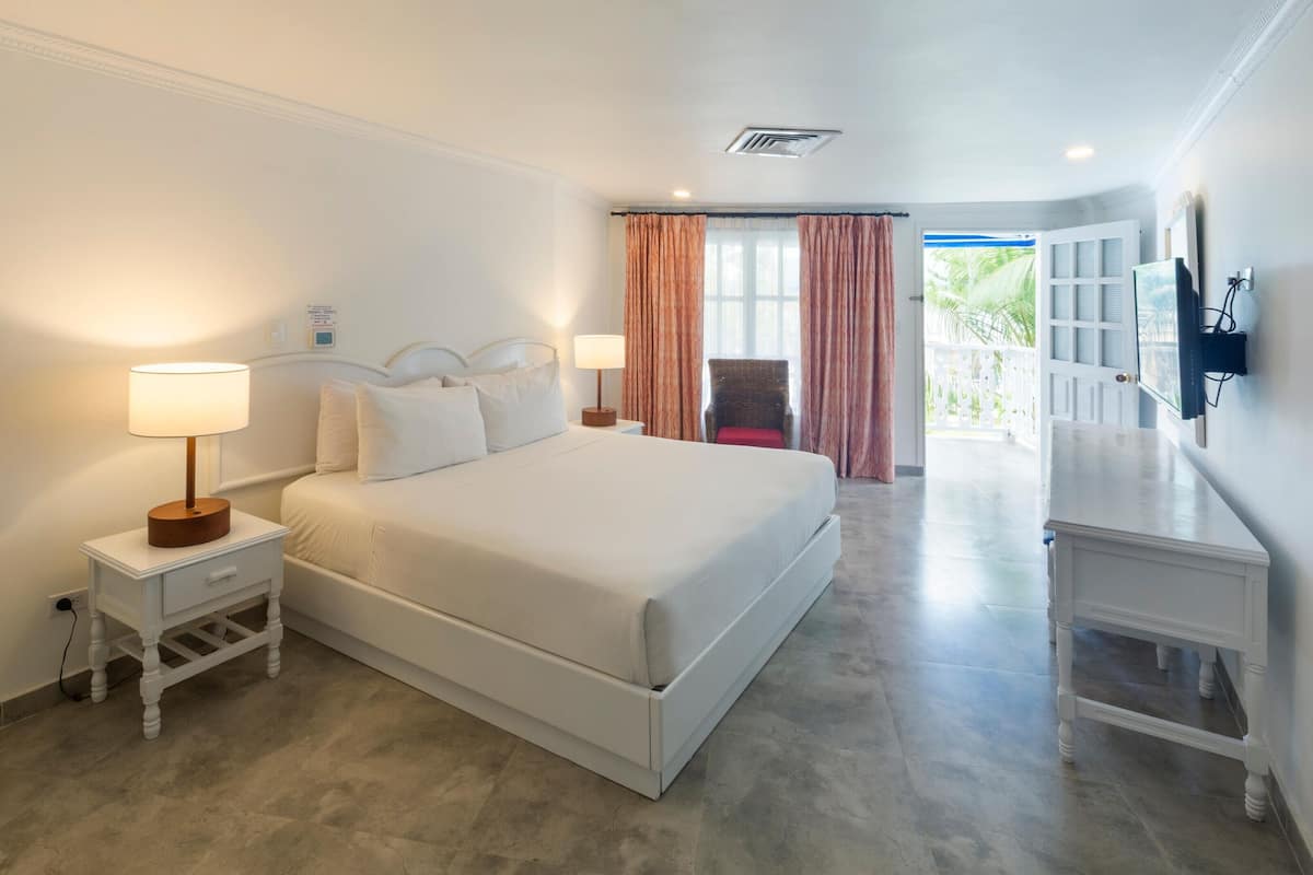 Quarto Standard | Cofre no quarto, cortinas/cortinados opacos, roupa de cama fornecida