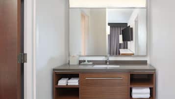 9 quartos, roupa de alta qualidade, cofre no quarto, secretária