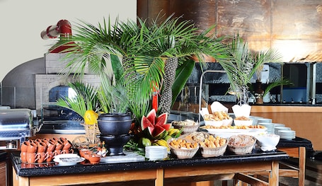 Pequenos-almoƧos, almoƧos e jantares servidos