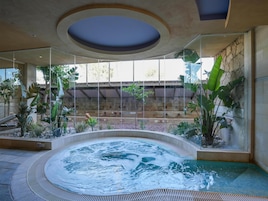Área de tratamento exterior, sauna, banheira de hidromassagem 