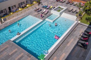 Piscina interna, piscina externa