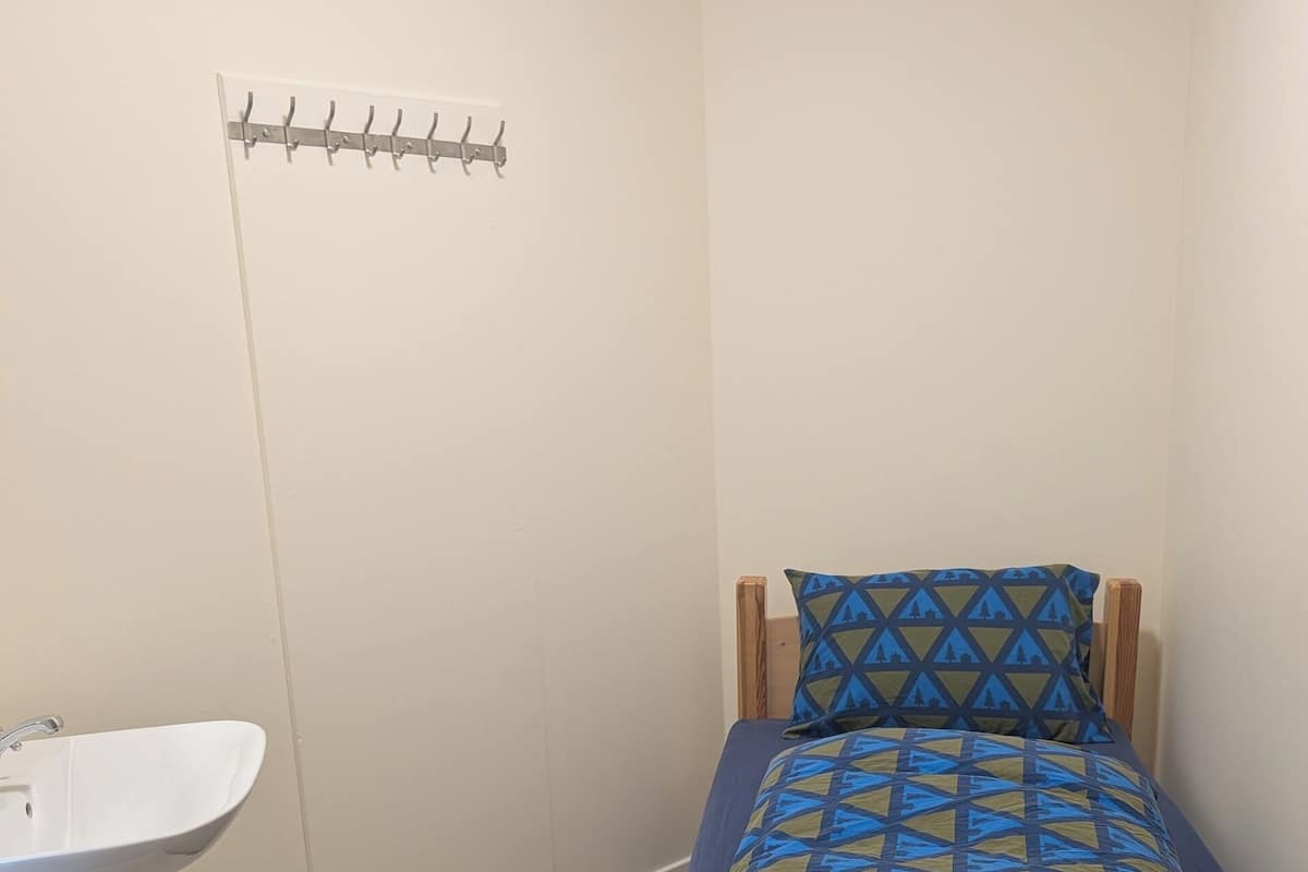 Quarto solteiro | Wi-Fi de cortesia, roupa de cama