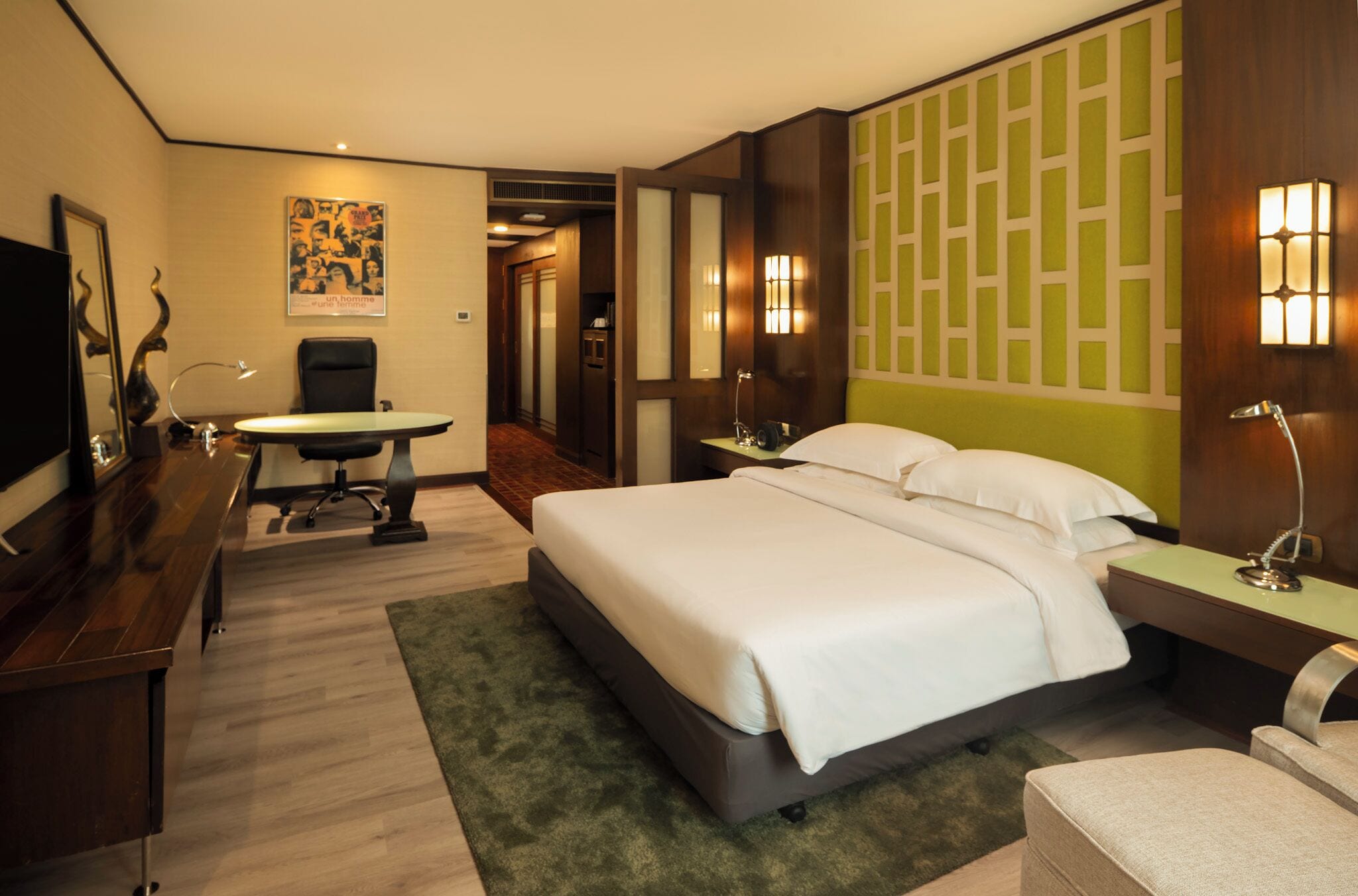 Superior Room (Main Wing)  | Cofre no quarto, secretária, cortinas/cortinados opacos 