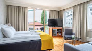Quarto Empresarial, não fumadores | Roupa hipoalergénica, minibar, cofre no quarto, secretária
