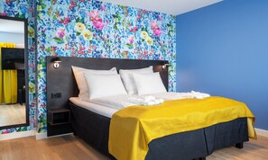 Quarto Superior, não fumadores | Roupa hipoalergénica, minibar, cofre no quarto, secretária 