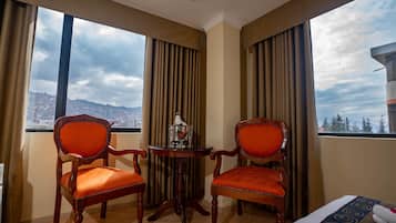 Quarto casal | Frigobar, cofres nos quartos, escrivaninha, cortinas blackout