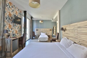 Quarto triplo | Frigobar, cofres nos quartos, escrivaninha, quartos à prova de som