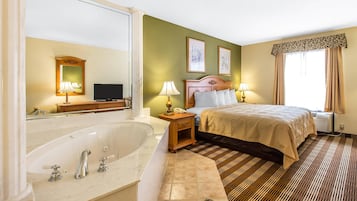Quarto standard, 1 cama King e sofá-cama, para não fumantes | Escrivaninha, ferros/tábuas de passar roupa, Wi-Fi de cortesia