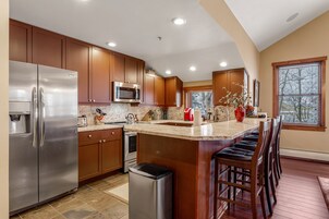 Casa geminada, 3 quartos | Cozinha privada | Geladeira grande, micro-ondas, cafeteira/chaleira