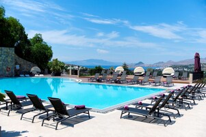 Piscina interior, piscina exterior 