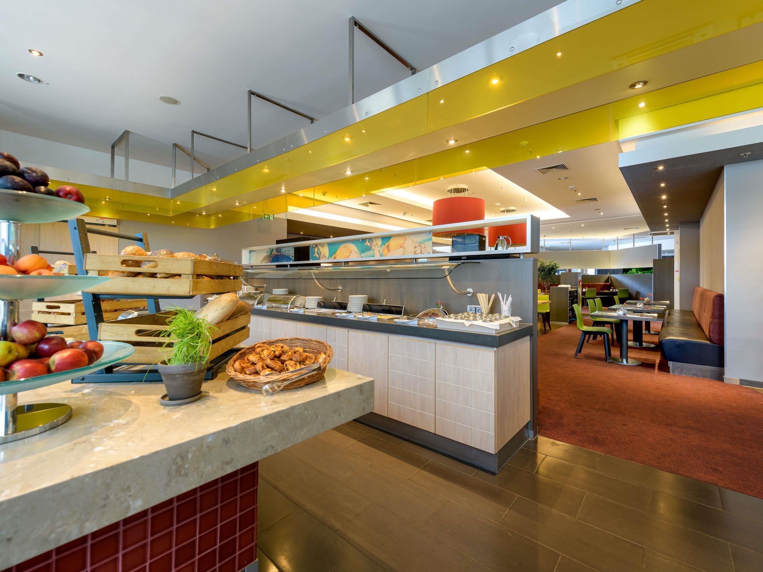 Café da manhã com buffet todos os dias (EUR 26 por pessoa) 