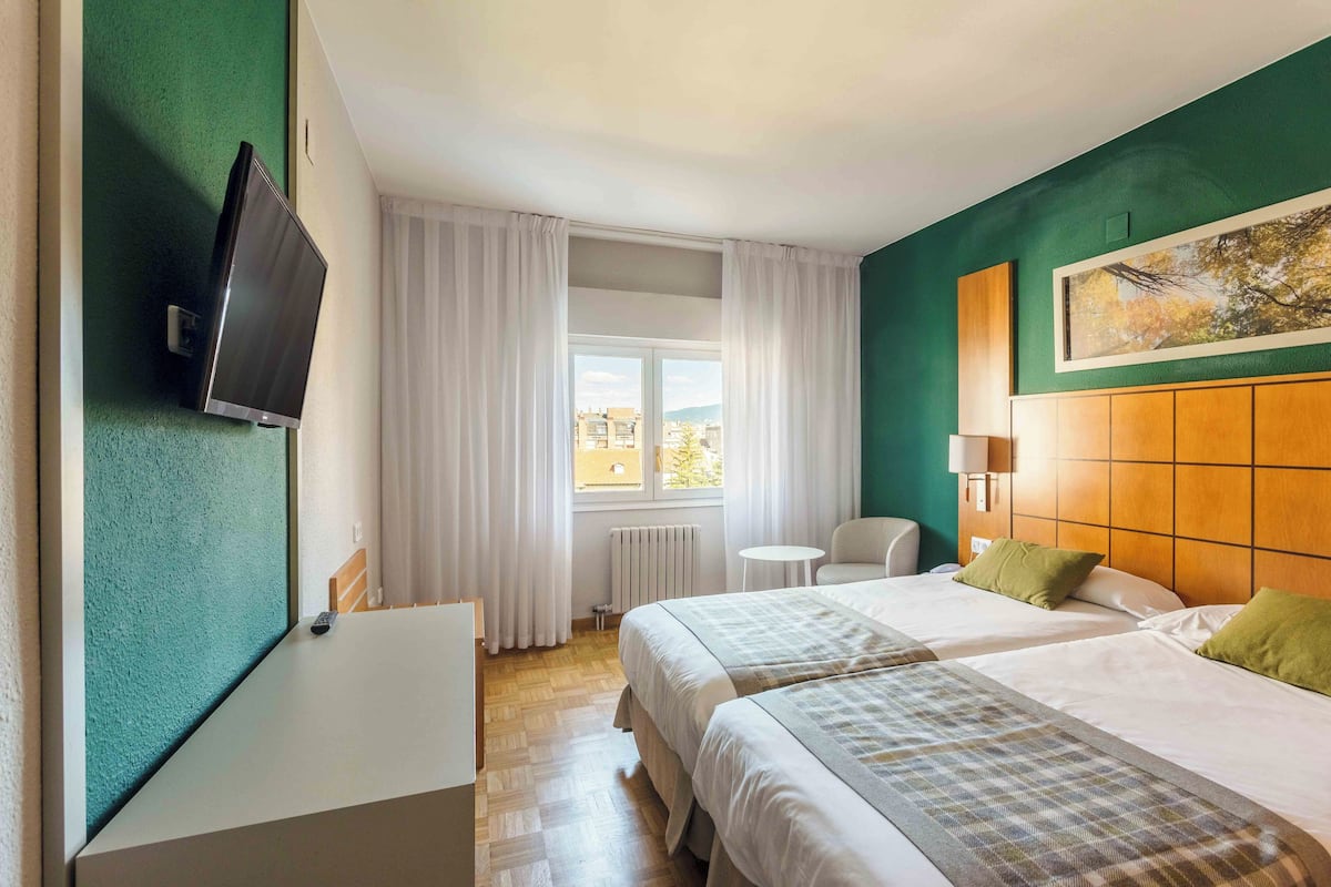 Quarto casal | Wi-Fi de cortesia, roupa de cama