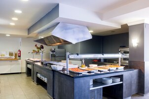 Café da manhã com buffet todos os dias (EUR 12 por pessoa) 