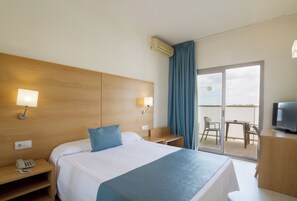 Cofres nos quartos, escrivaninha, cortinas blackout, Wi-Fi de cortesia