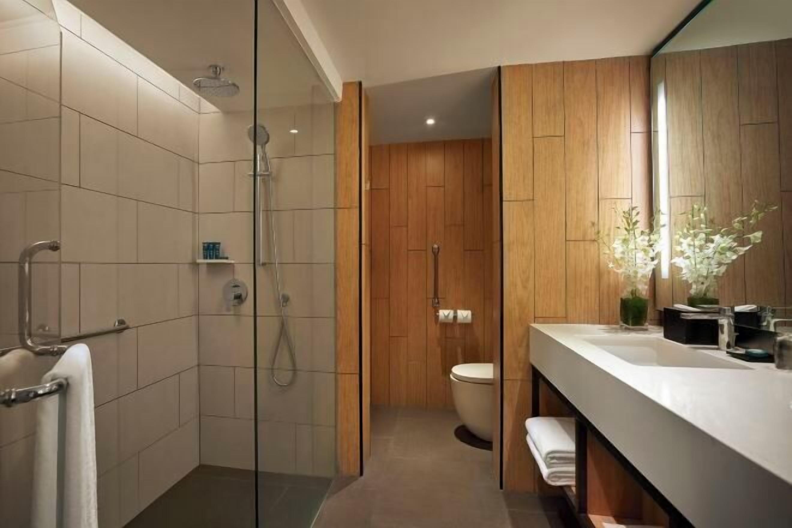 Artigos de higiene pessoal grátis, chinelos, toalhas fornecidas 