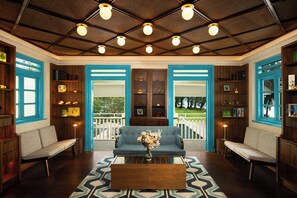 Serviço de café da manhã, vistas para a piscina 