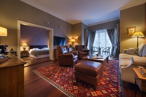 Suite de Luxo | Roupa hipoalergénica, camas de colchão Select Comfort, secretária