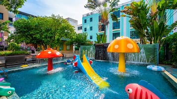2 piscinas exteriores, espreguiçadeiras