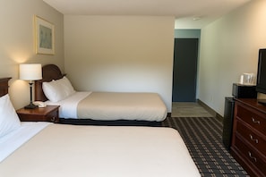 Quarto Standard, 2 camas de casal | Secretária, Wi-fi grátis, roupa de cama fornecida 