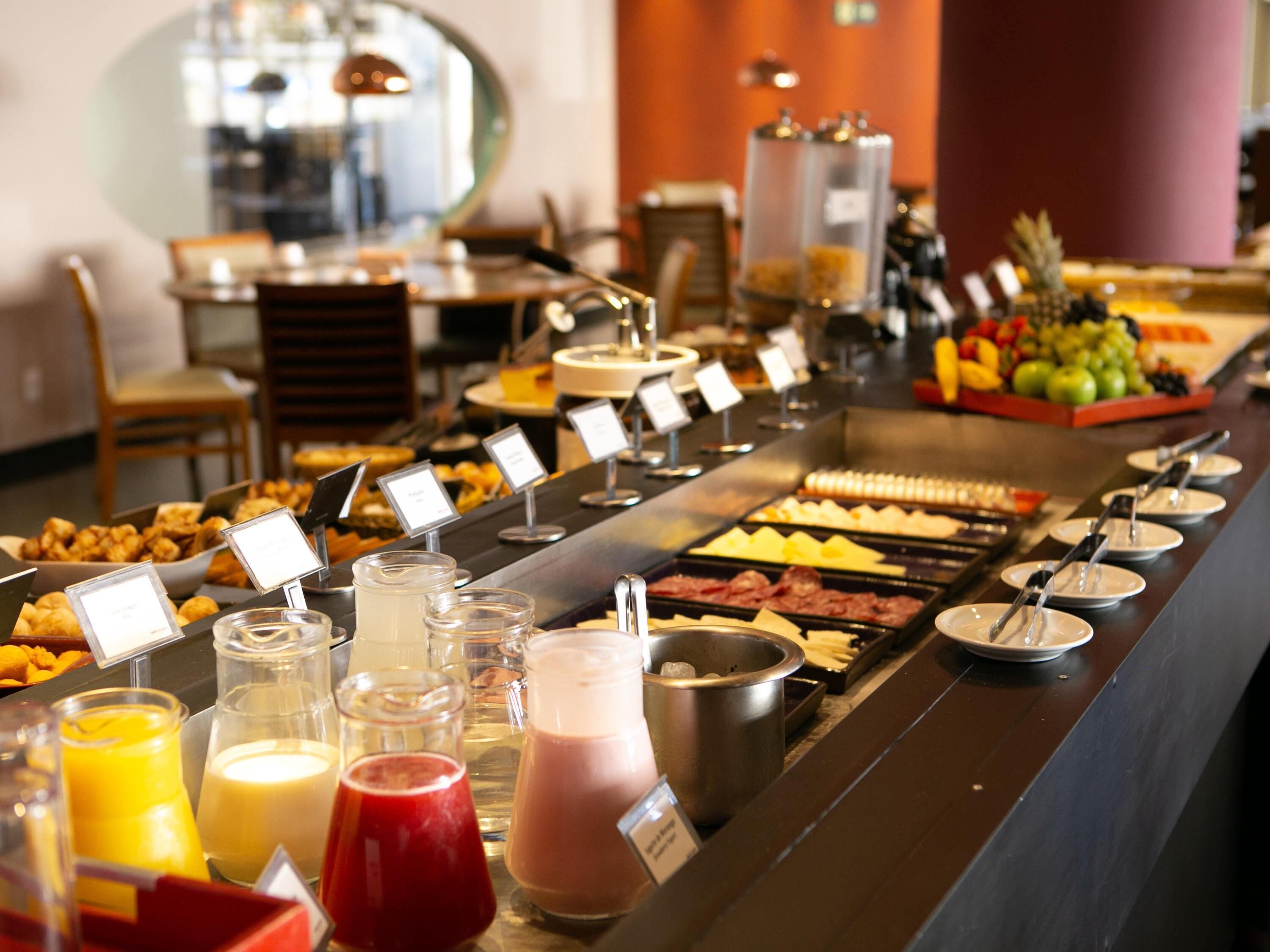Pequeno-almoço tipo buffet diário mediante uma taxa 