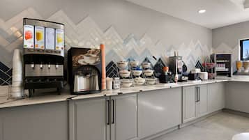 Café da manhã com buffet grátis todos os dias