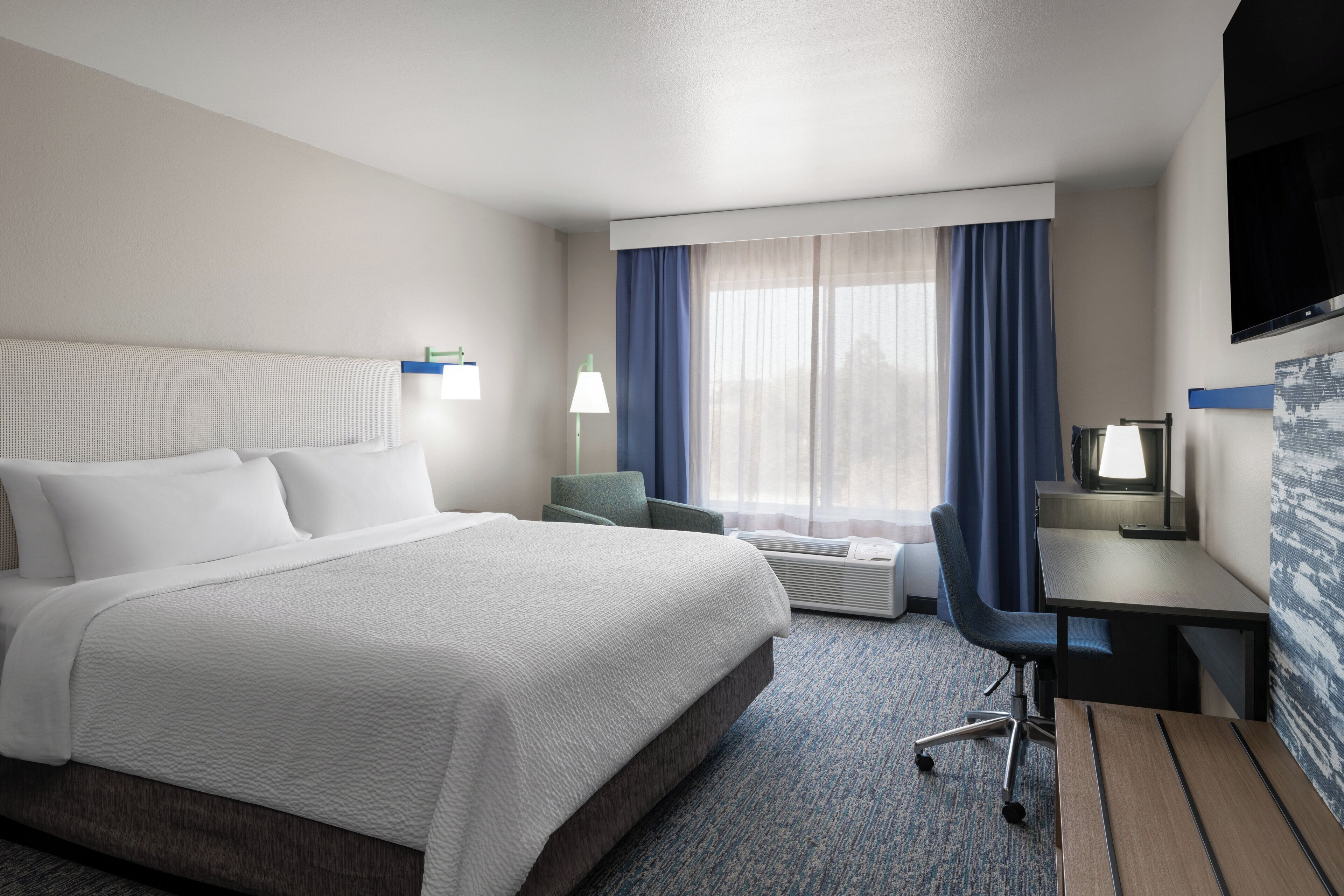 Suite, 1 cama king-size e sofá-cama | Cofre no quarto, secretária, ferro/tábua de engomar 