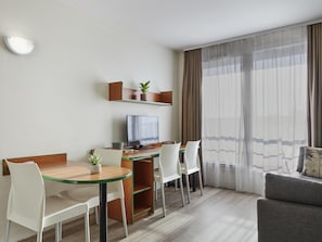 Apartamento, 1 quarto (4 people) | Cortinas/cortinados opacos, ferro/tábua de engomar 