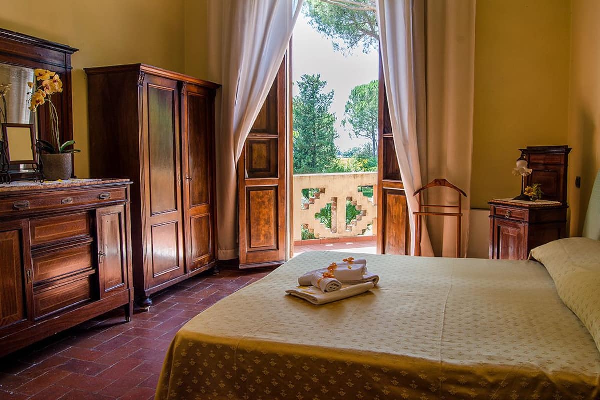 Cofre no quarto, secretária, Wi-fi grátis, roupa de cama fornecida