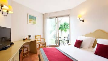 1 quarto, cofre no quarto, secretária, cortinas/cortinados opacos