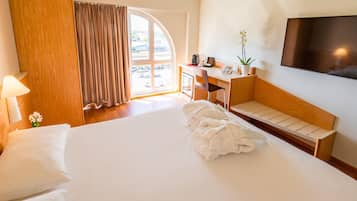 Quarto Premium, 1 cama de casal | Secretária, quartos insonorizados, berços/camas para crianças grátis