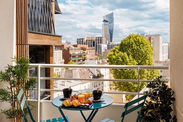 Quarto Quádruplo Superior | Cofre no quarto, secretária, quartos insonorizados