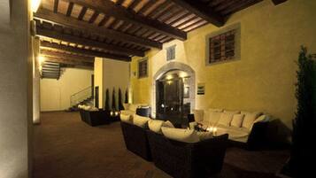 Área de estar no saguão