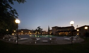 Piscina exterior sazonal